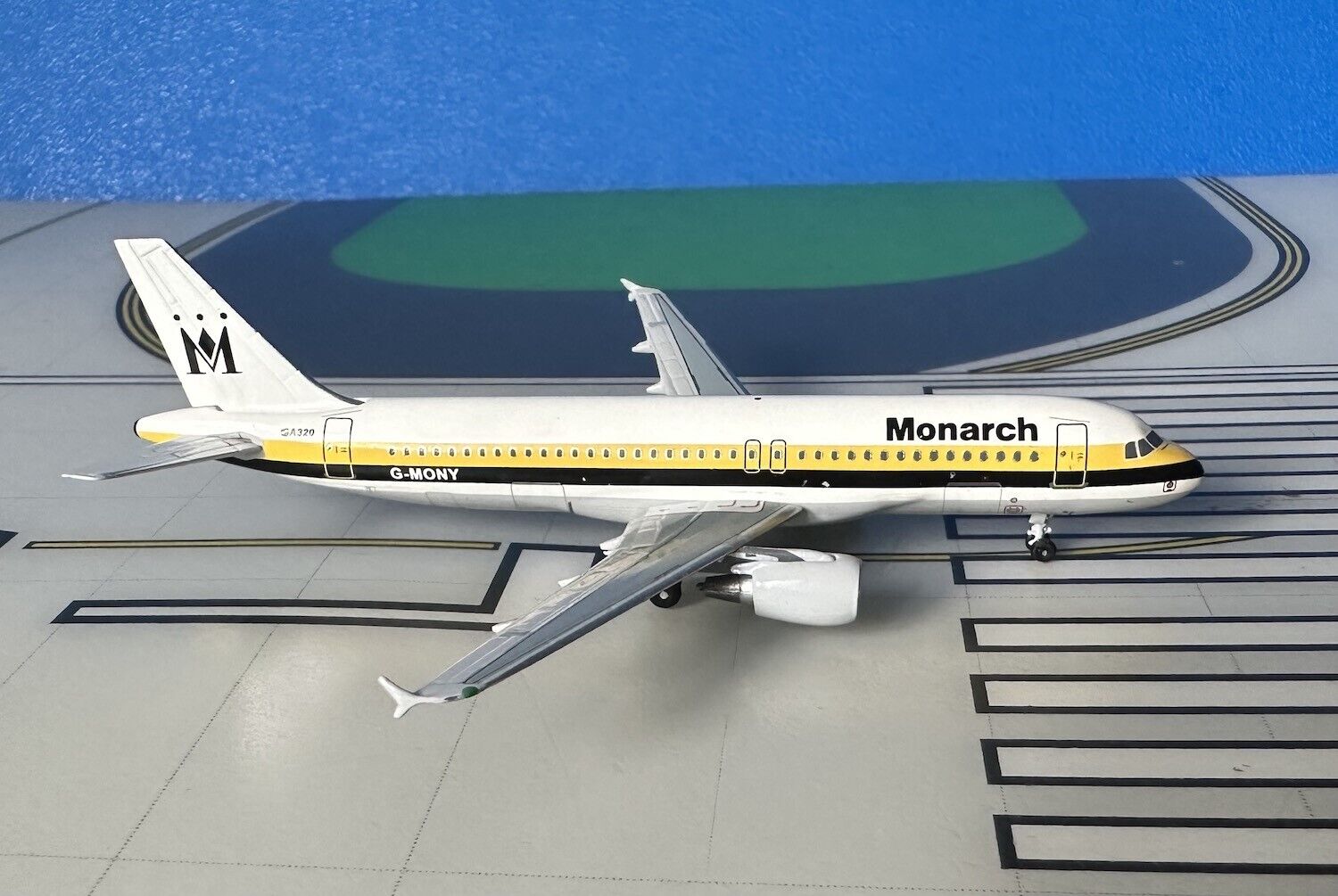 Monarch Airbus A320-212 G-MONY 1990s colors 1/400 scale diecast Aerocl ...