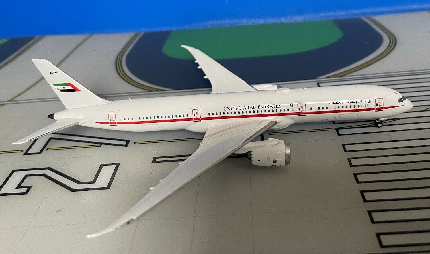 United Arab Emirates Boeing 787-9 A6-PFE 1/400 scale diecast NG Models ...