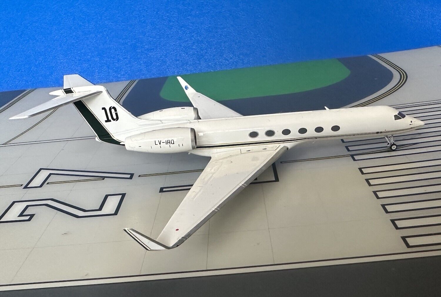 Flyzar Gulfstream G-V LV-IRQ 1/200 scale diecast NG Models – Buchair ...