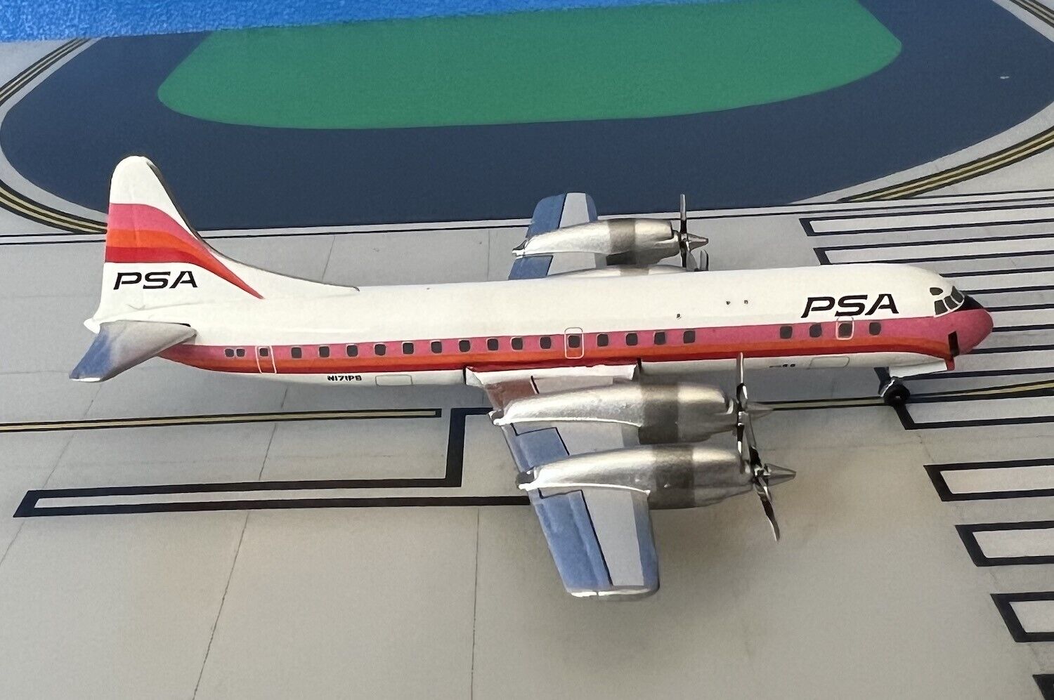 PSA Lockheed L-188C Electra N171PS 1970s colors 1/400 scale diecast Ae ...