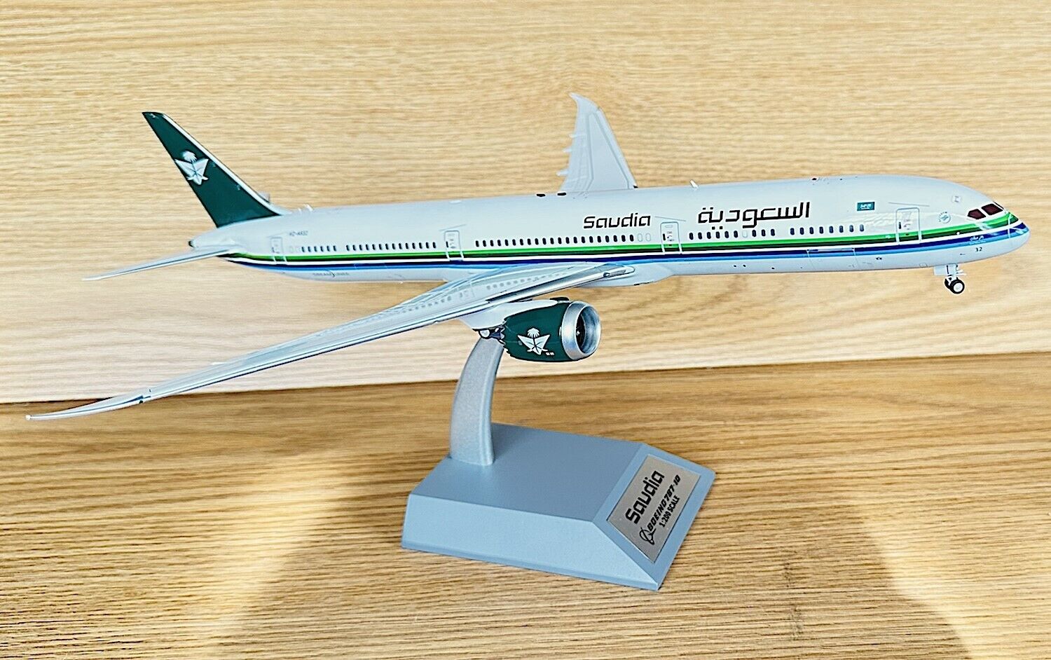 Saudia Boeing 787-10 HZ-AR32 Current color 1/200 scale diecast Infligh ...