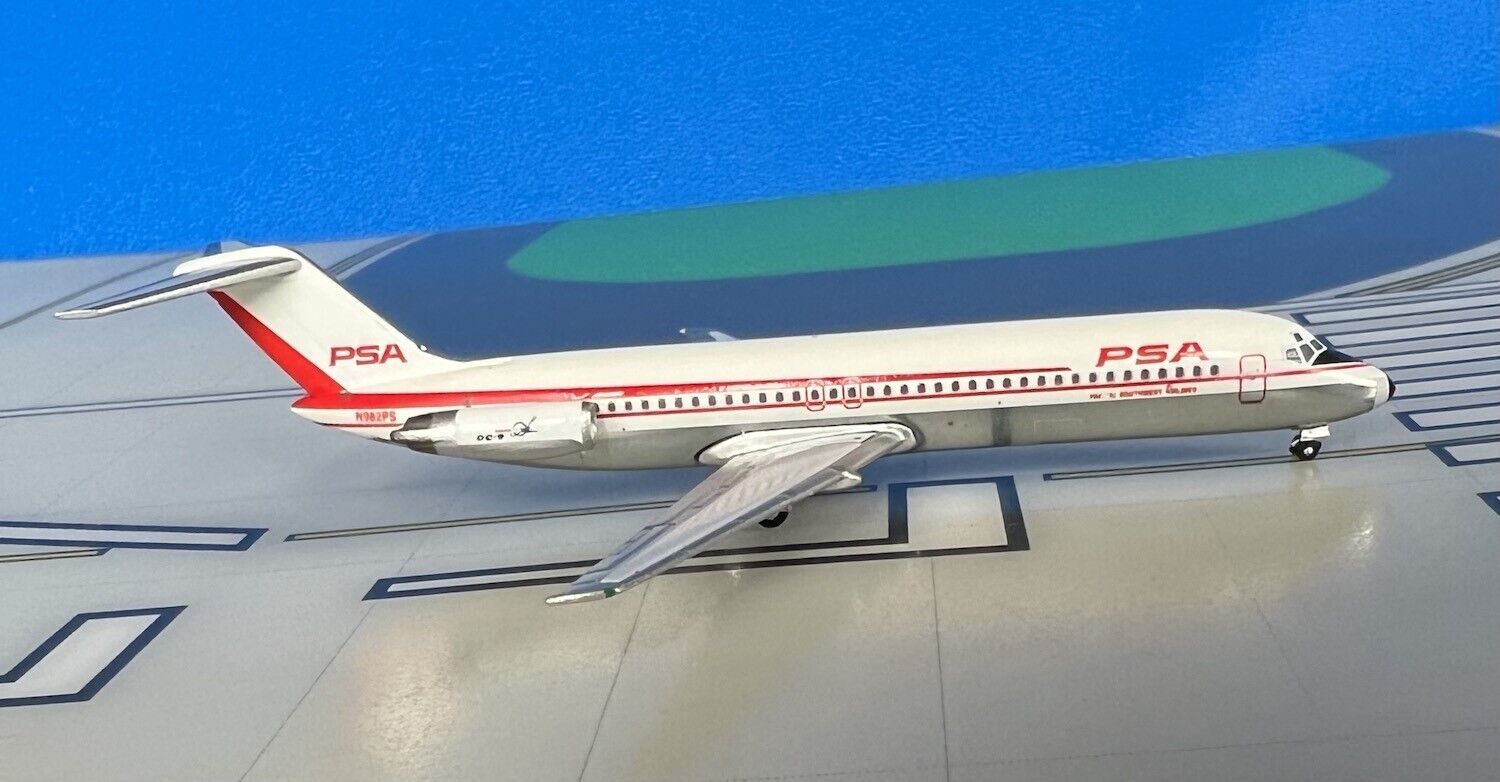 PSA Douglas DC-9-32 N982PS final colors 1/400 scale diecast Aeroclassi ...